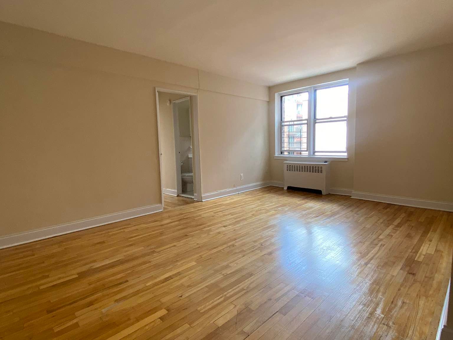 14336 Barclay Ave APT 3B, Flushing, NY 11355 | Zillow