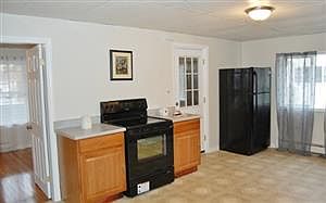 8 Chestnut St APT 1, Spencer, MA 01562 | Zillow