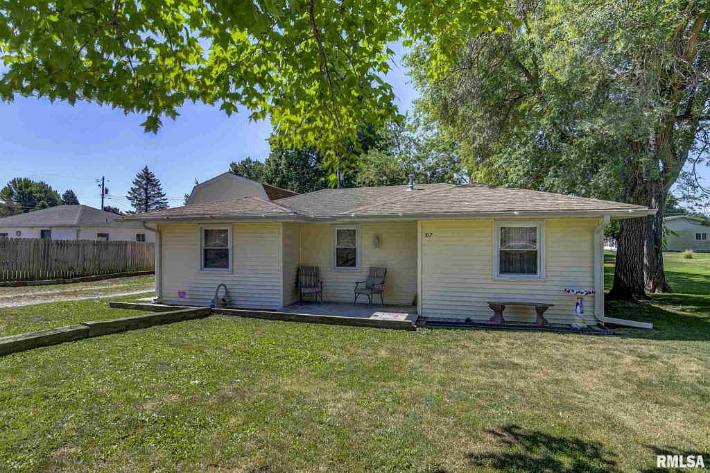 317 E Lincoln St, Edinburg, IL 62531 | Zillow
