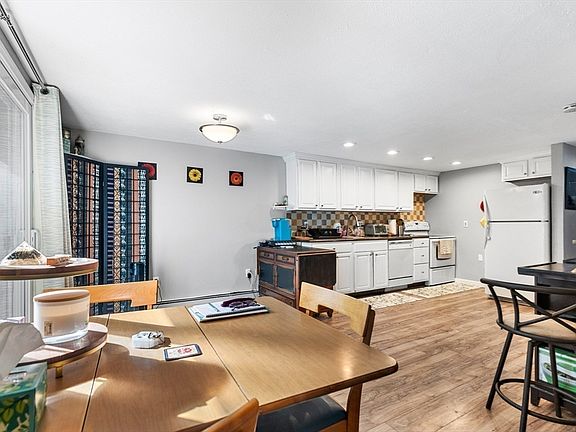 28 Adams Ct, Amesbury, MA 01913 | MLS #73297429 | Zillow 28 Adams Ct, Amesbury, MA 01913 | MLS #73297429 | Zillow
