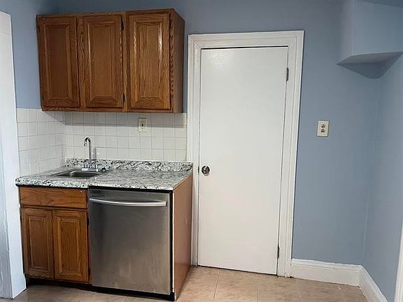 107 Hancock Ave Floor 1, Jersey City, NJ 07307 | Zillow