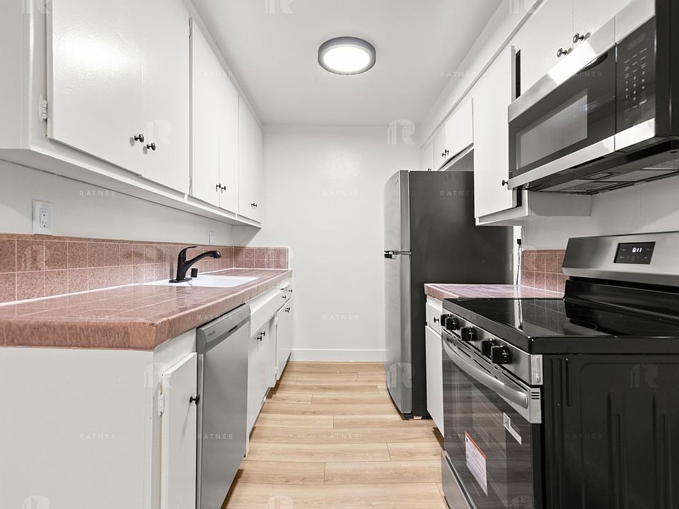 Collins Apartments - 18657 Collins St Tarzana CA | Zillow