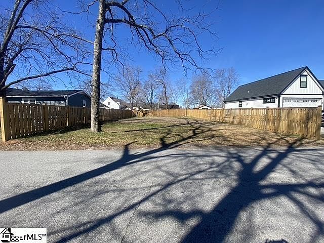 201 Earl St, Greer, SC 29651 | MLS #1549558 | Zillow