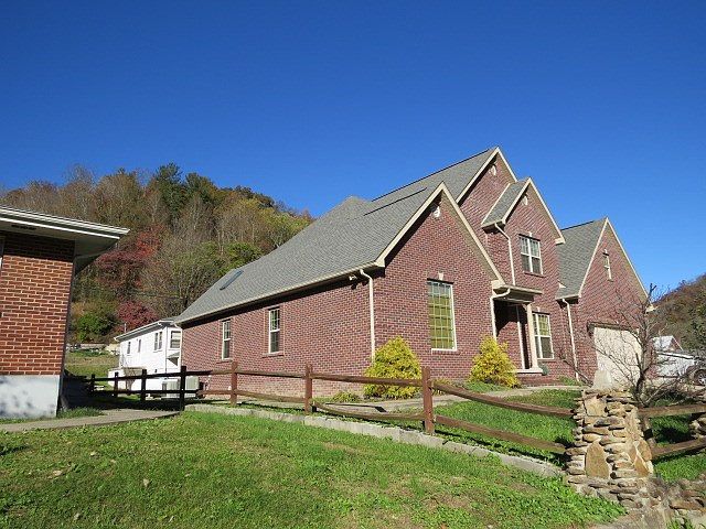 44 Maple St, Hyden, KY 41749 | Zillow
