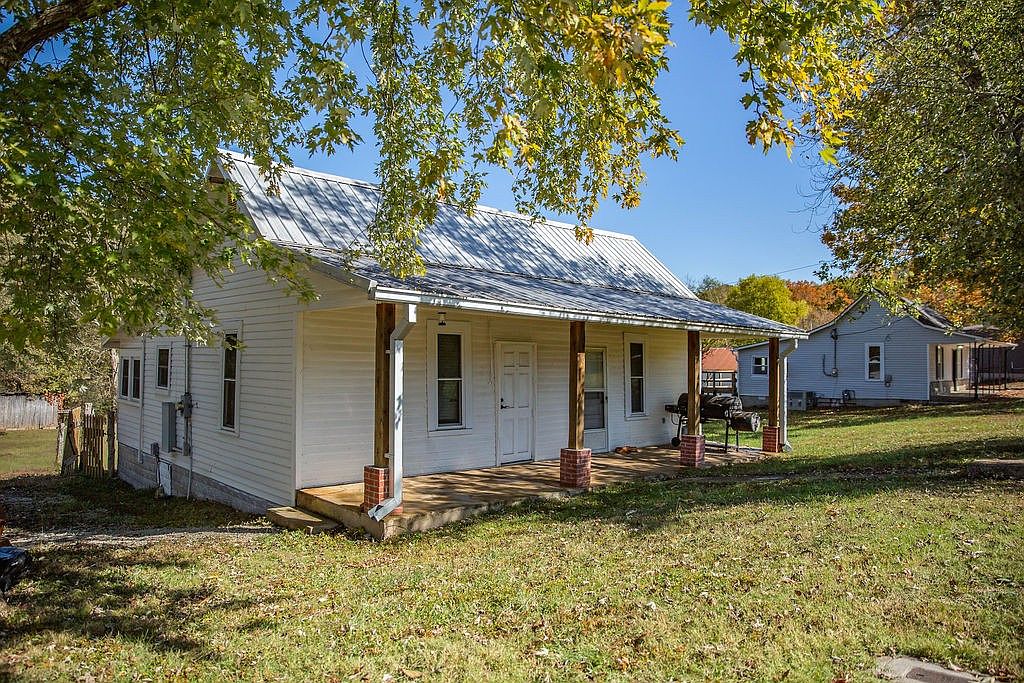 727 Lancaster Hwy, Lancaster, TN 38569 | Zillow