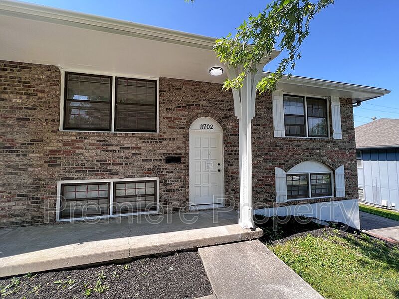 11702 E 60th St, Kansas City, MO 64133 | Zillow