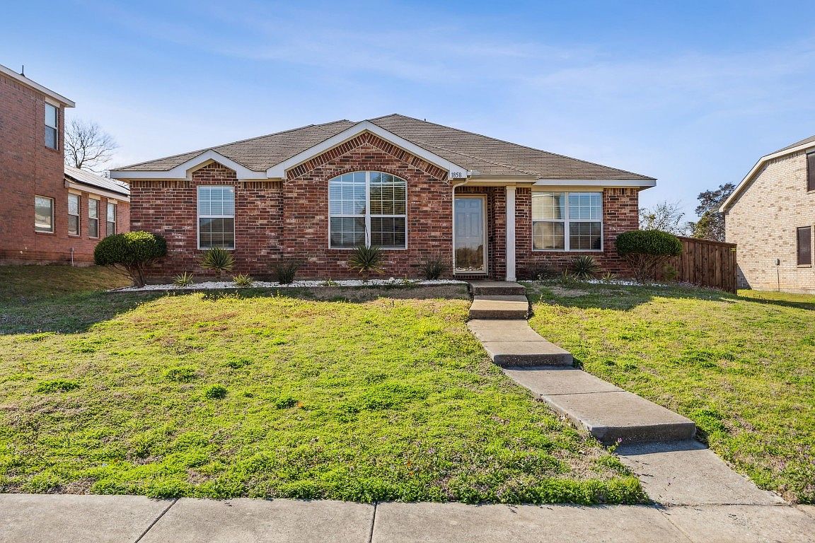 1858 Reynolds St Lancaster Tx 75134 Zillow