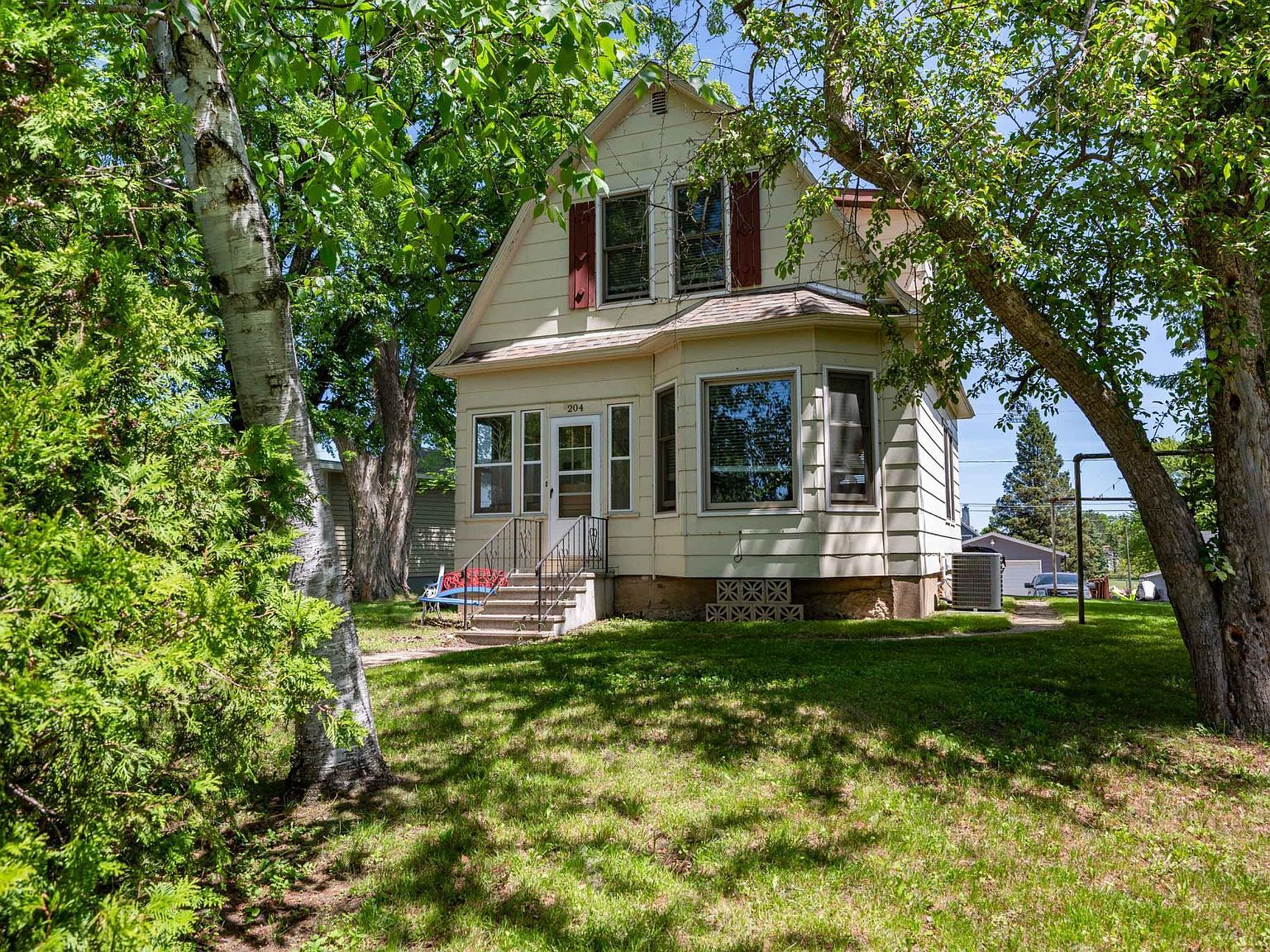 204 Dudley Ave, Coleraine, MN 55722 | Zillow