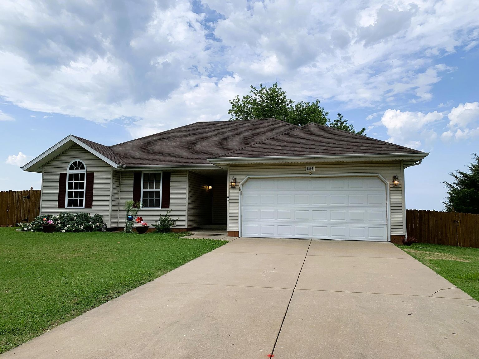1808 South Casa Grande Avenue, Springfield, MO 65802 | Zillow