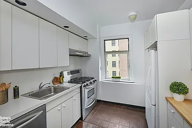 1035 Park Avenue #14B in Upper East Side, Manhattan | StreetEasy
