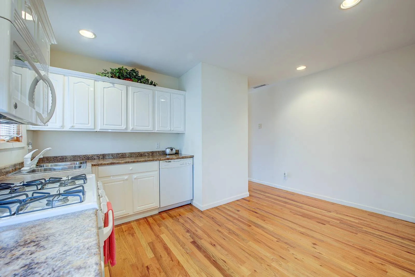 160-32 11th Avenue #1 in Beechhurst, Queens | StreetEasy