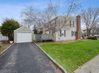 21 Flint Rd, East Rockaway, NY 11518 | Zillow