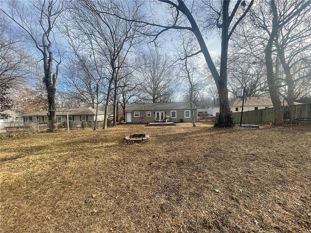 7940 Maple St, Prairie Village, KS 66208 | Zillow