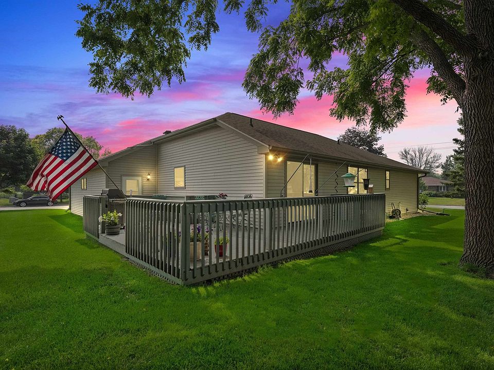 654 Stonehedge Rd, Green Bay, WI 54302 | MLS #50277280 | Zillow