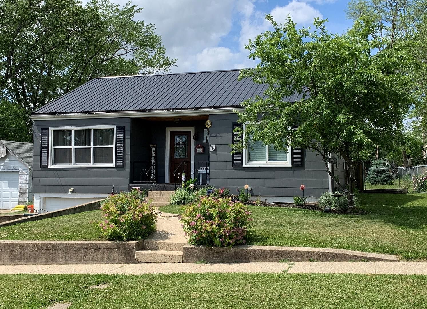 412 W Lincoln St, Mount Morris, IL 61054 | Zillow