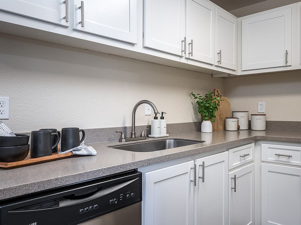 Sundial Apartments - 7875 SW Vlahos Dr Wilsonville OR (2 units ...