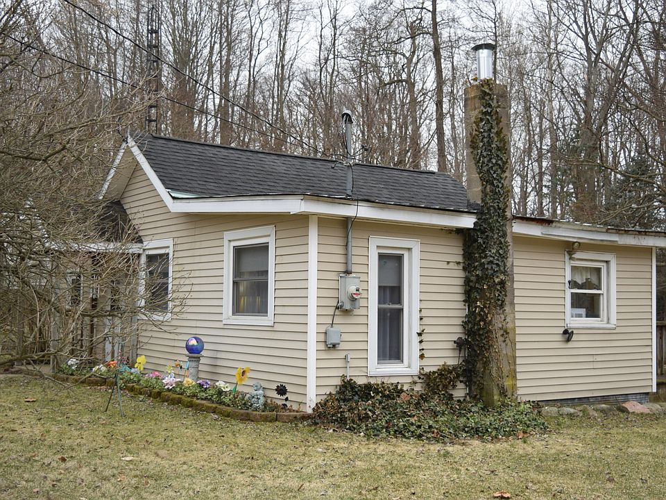 65335 Red Arrow Hwy, Hartford, MI 49057 | Zillow