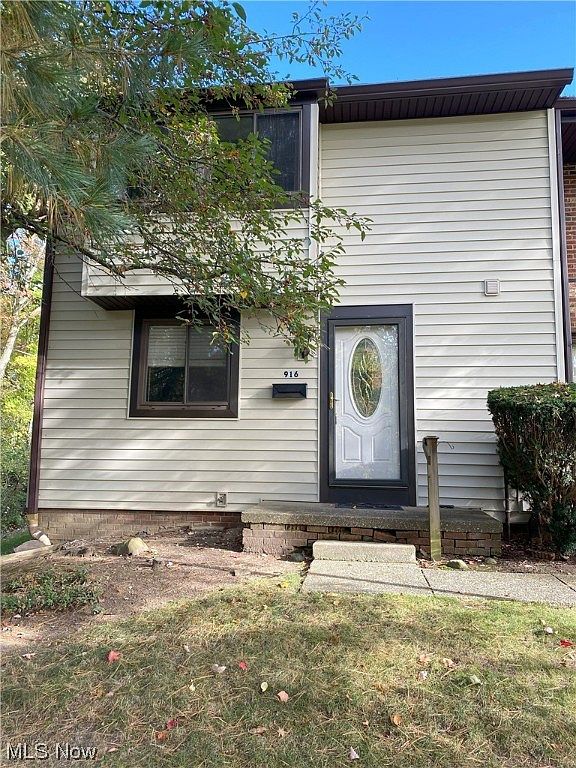 916 Hampton Ridge Dr, Akron, OH 44313 | Zillow
