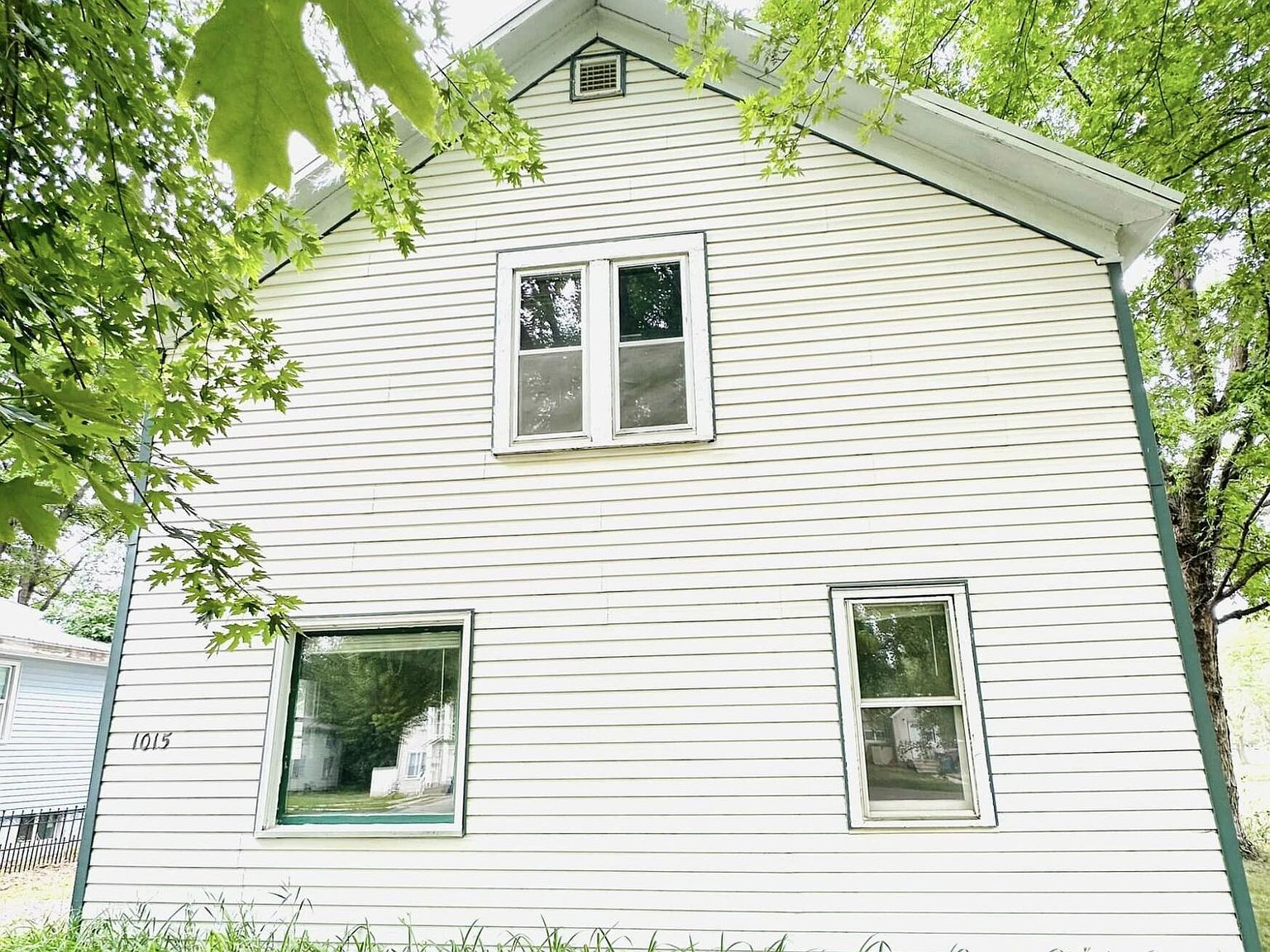 1015 W 3rd Ave, Mitchell, SD 57301 | MLS #23-287 | Zillow