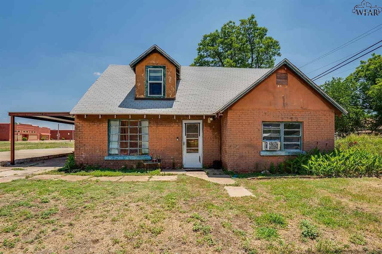 207 S Lawrence St, Grandfield, OK 73546 | Zillow