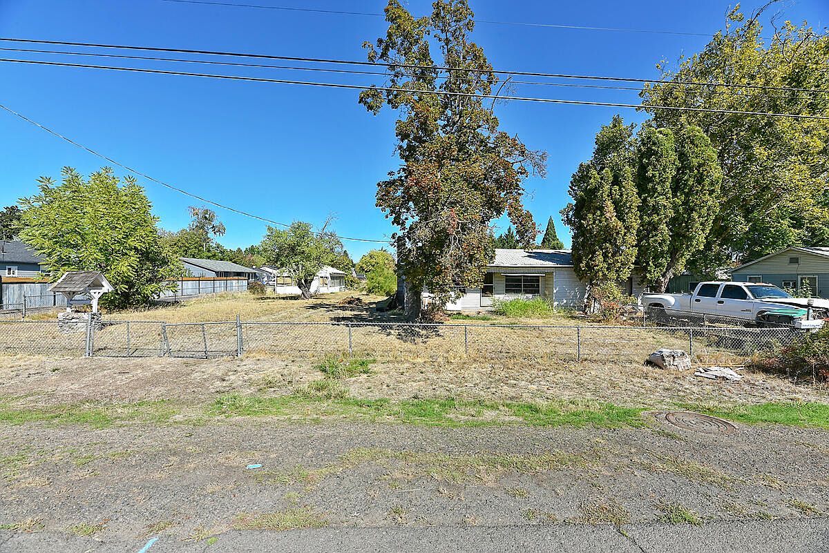 49 Mace Rd, Medford, OR 97501 | Zillow