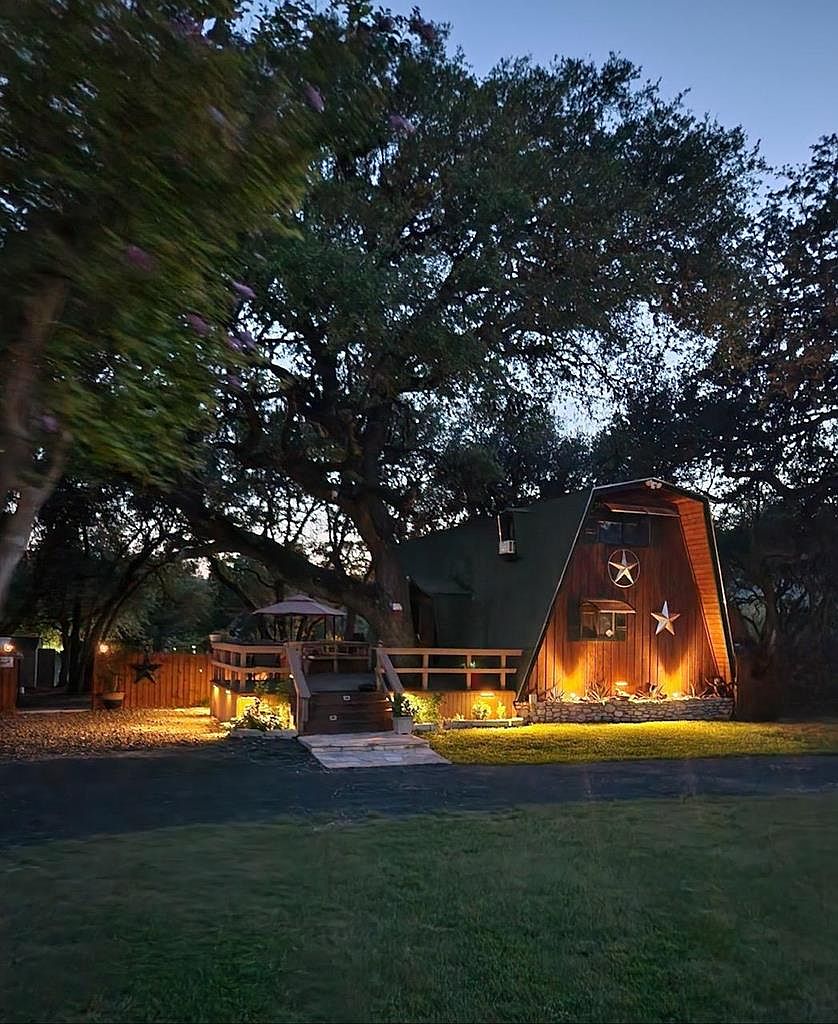 127 Lake Dr, Uvalde, TX 78833 | Zillow