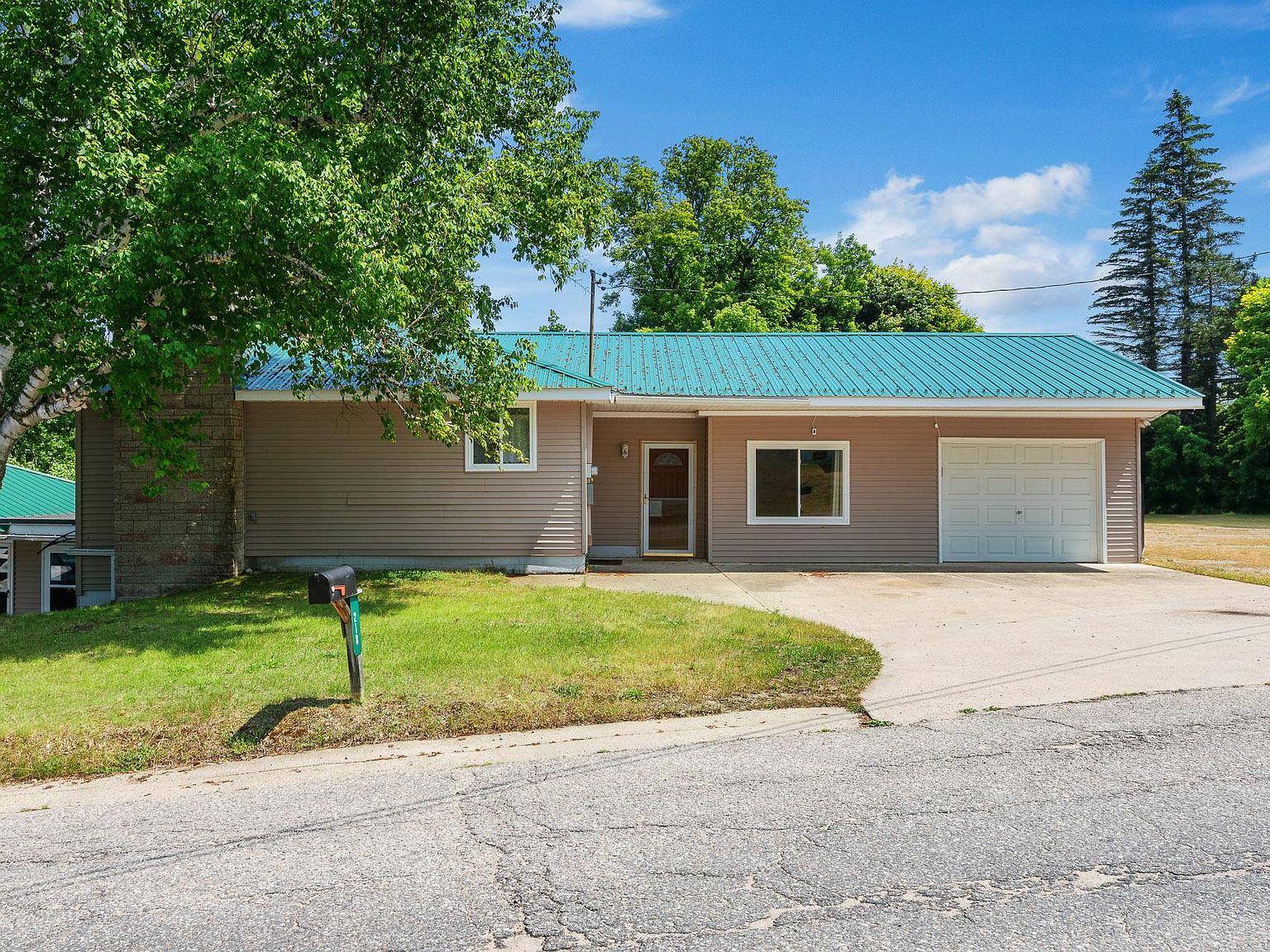 218 Elizabeth St, East Jordan, MI 49727 | Zillow