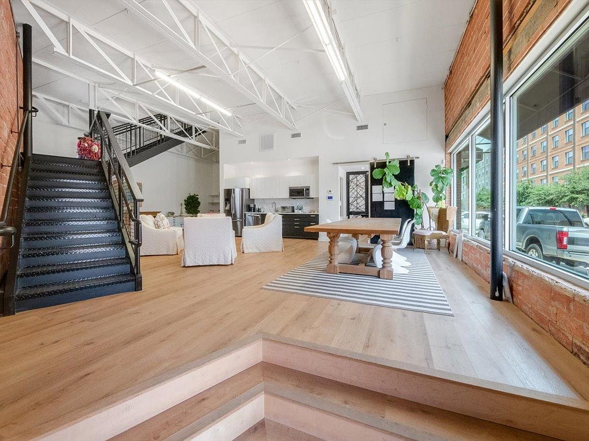 1821 E Levee St, Dallas, TX 75207 | Zillow