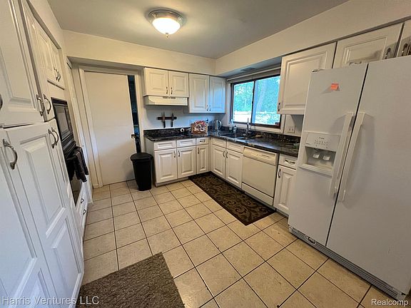 29430 Marimoor Dr, Southfield, MI 48076 | MLS #20250036020 | Zillow