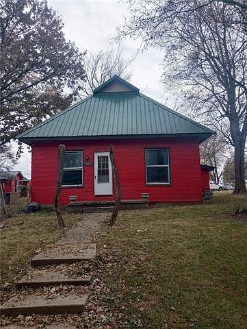 207 E 2nd St, Muscotah, KS 66058 | Zillow