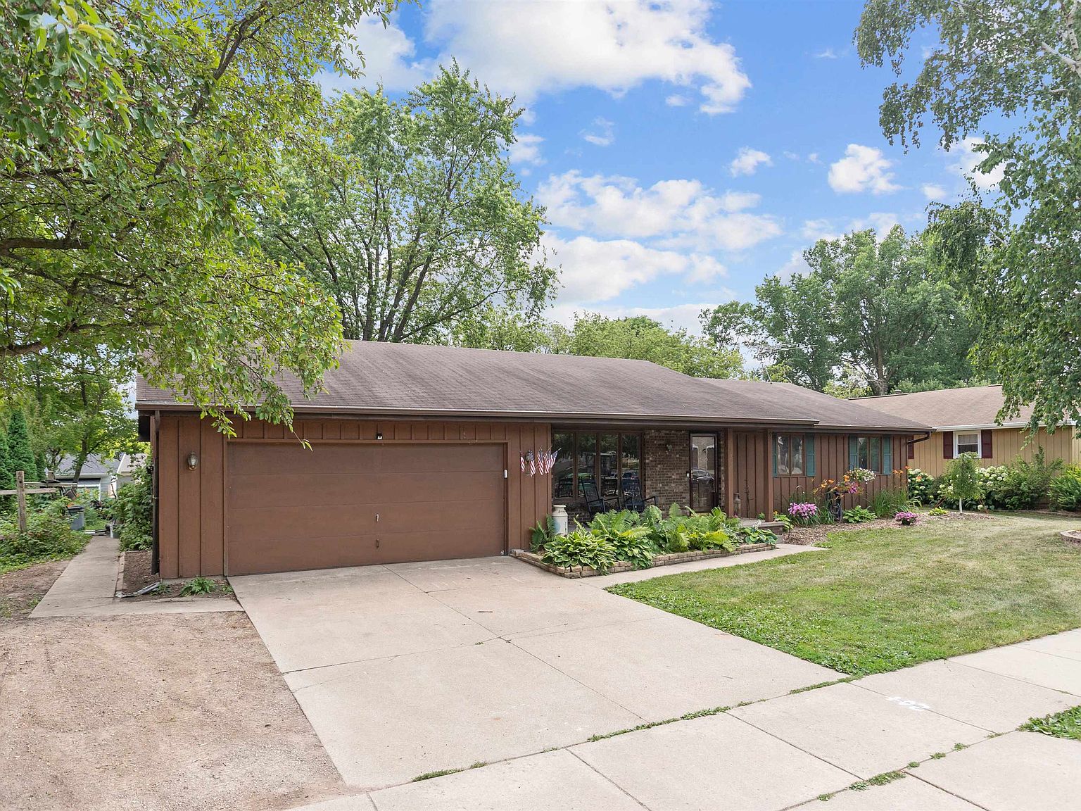 933 E Capitol Dr, Appleton, WI 54911 | Zillow