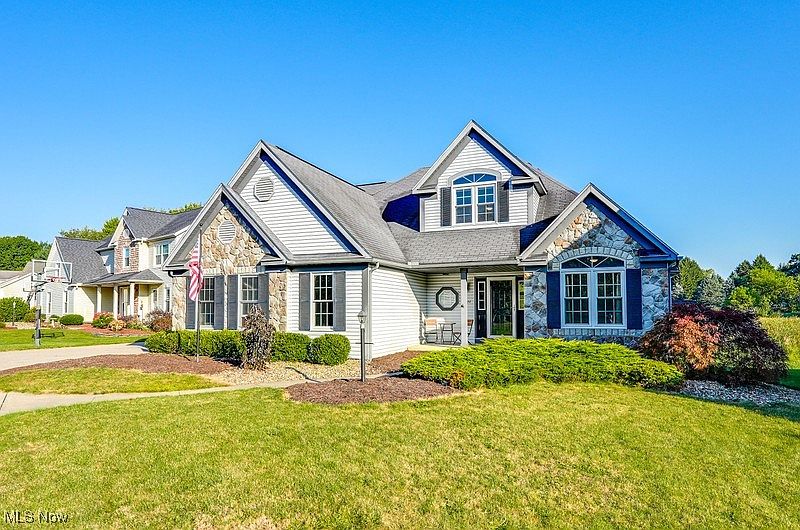 3005 Crown Pointe Dr, Stow, OH 44224 | Zillow