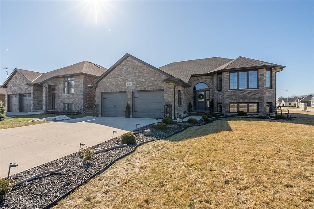 4011 Englehart Dr, Petrolia, ON N0N 1R0 | MLS #25005683 | Zillow