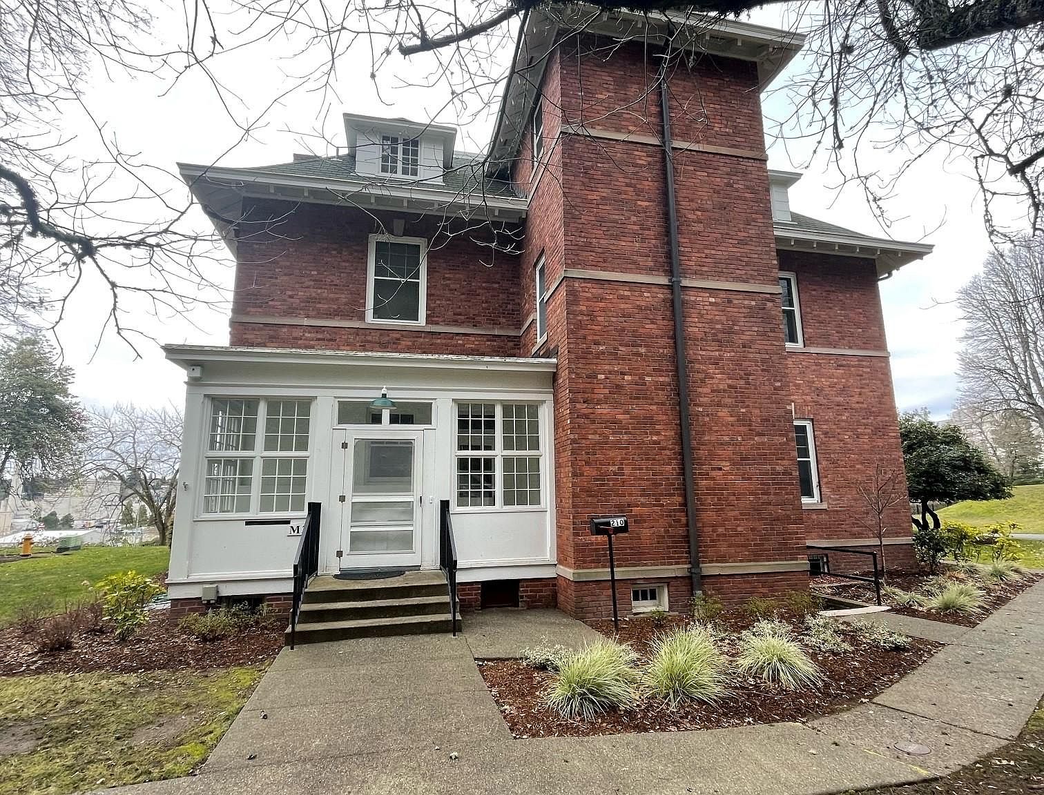 210 S Doyen St, Bremerton, WA 98337 | Zillow