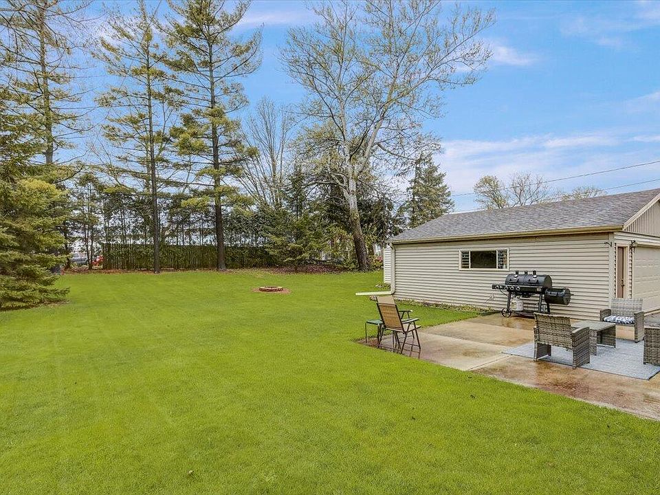 819 Evert St, Pewaukee, WI 53072 | MLS #1832685 | Zillow