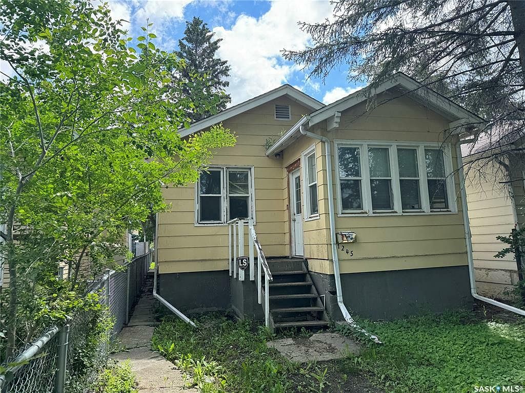 1245 Cameron St, Regina, SK S4T 2T2 | Zillow