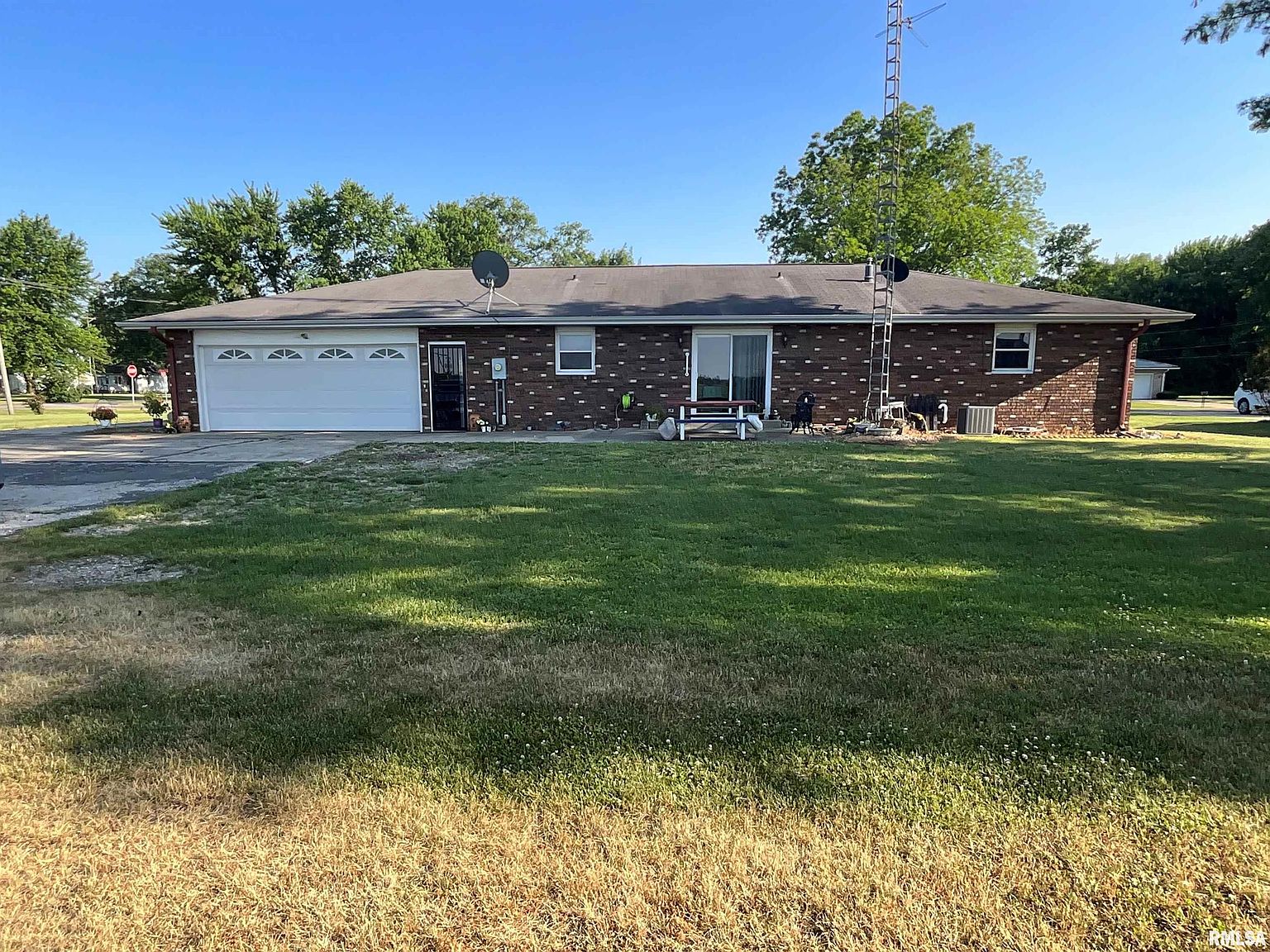 1 Orchard Ave, Sandoval, IL 62882 | Zillow