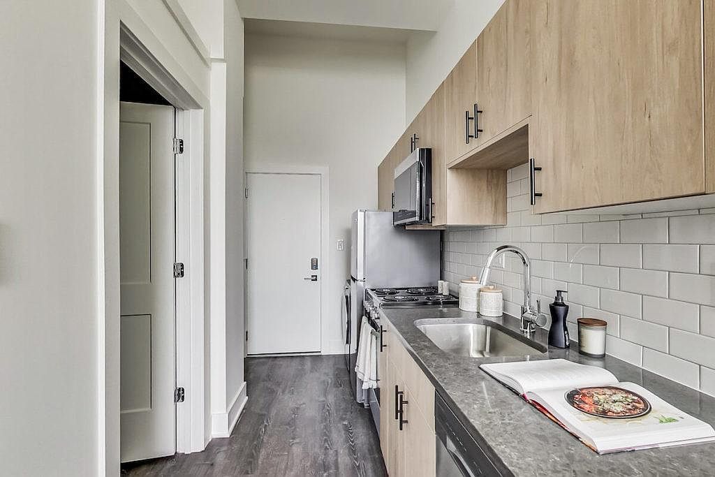 1124 W Wilson Ave # Studio, Chicago, IL 60640 | Zillow