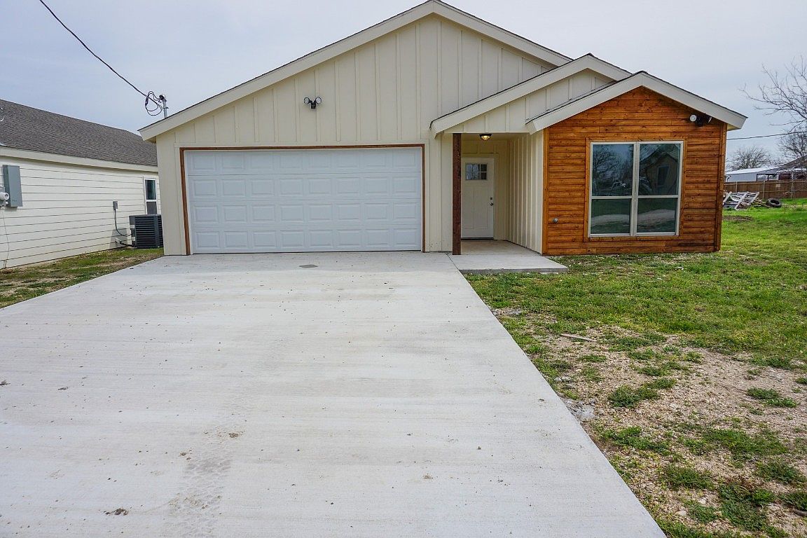 124 W Sweden St, Walnut Springs, TX 76690 | MLS #20568308 | Zillow