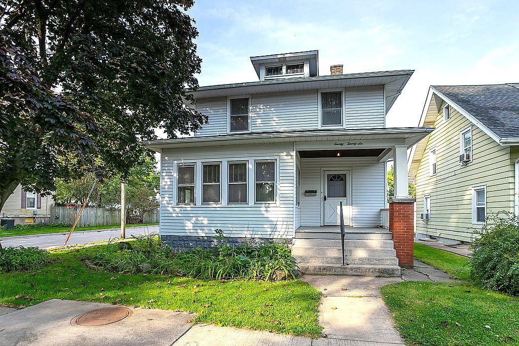 2026 Tremont Ave, Davenport, IA 52803 | Zillow