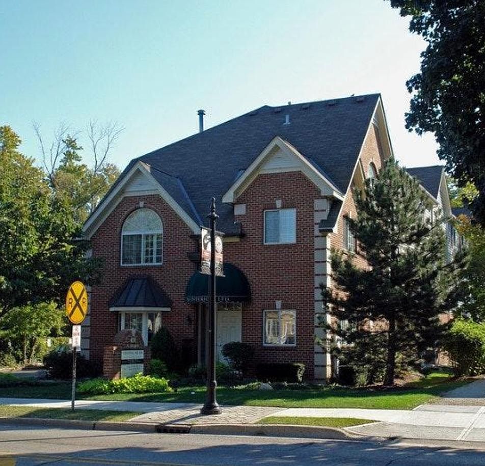 431 Hough St SUITE 100, Barrington, IL 60010 | Zillow