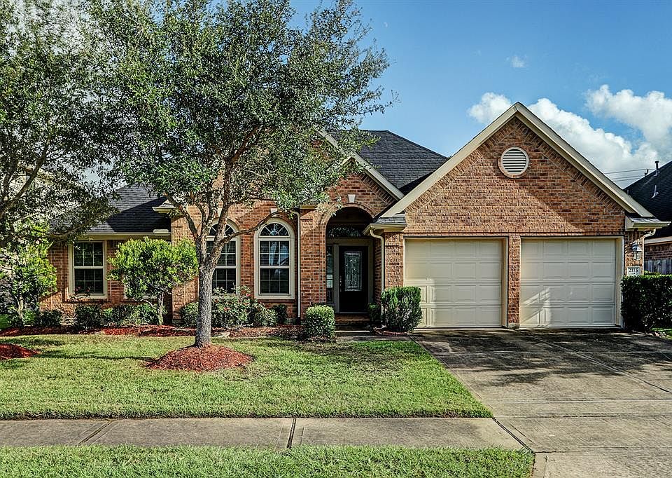 2115 Mooncrest Dr, Houston, TX 77089 | Zillow