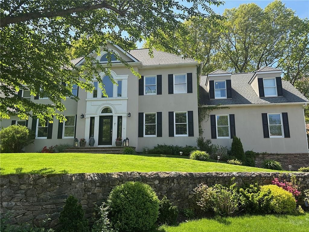 7 Thornewood Dr, Lincoln, RI 02865 | MLS #1383639 | Zillow