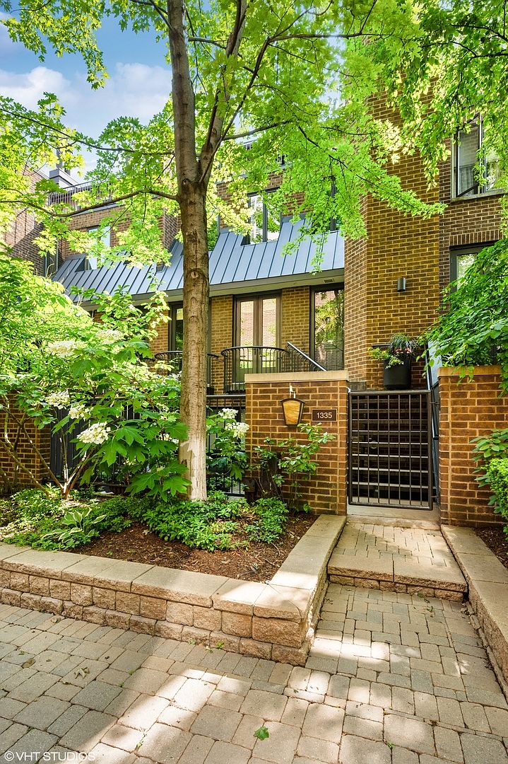 1335 N Sutton Pl, Chicago, IL 60610 | Zillow