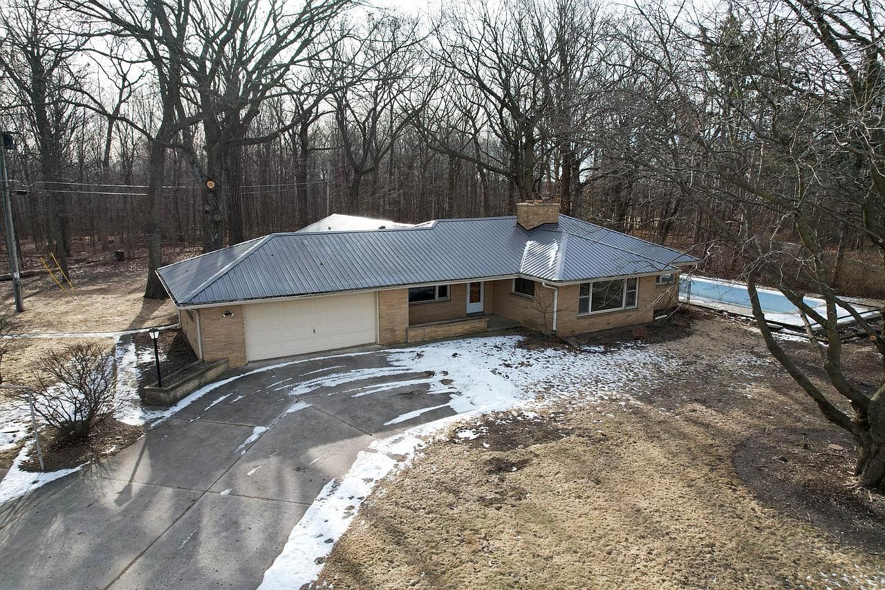 W221S6102 Seftar ROAD, Waukesha, WI 53189 | Zillow