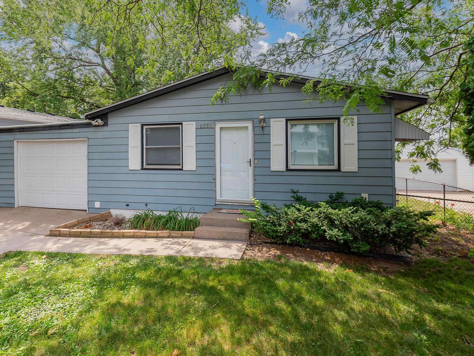 2333 W 59th St, Davenport, IA 52806 | Zillow
