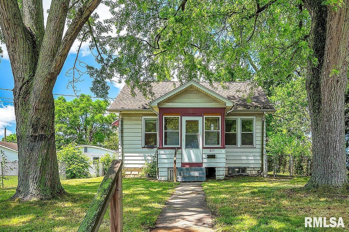 1819 N Underhill St, Peoria, IL 61604 | Zillow