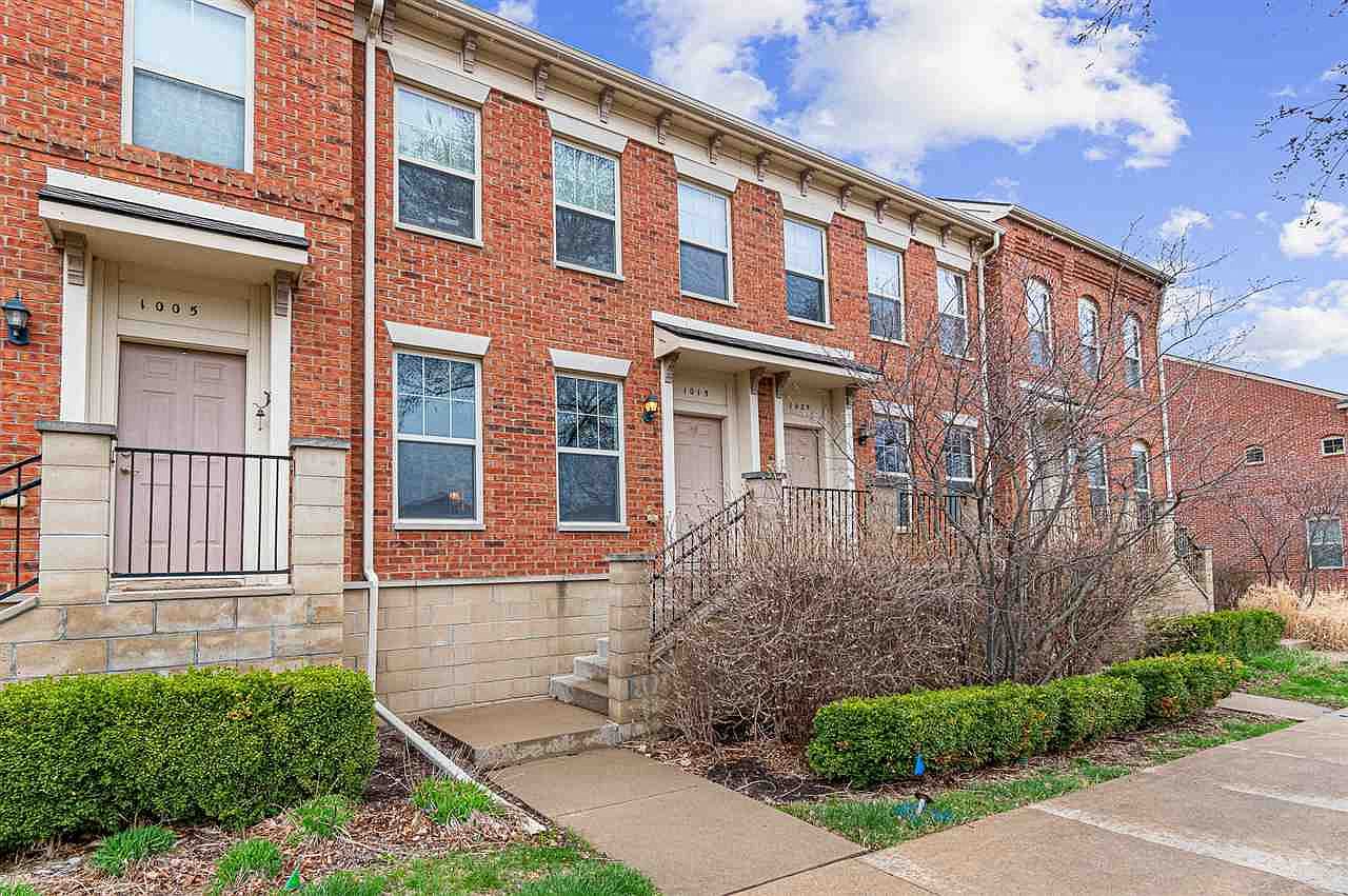 1015 Walker Cir, Iowa City, IA 52245 | Zillow