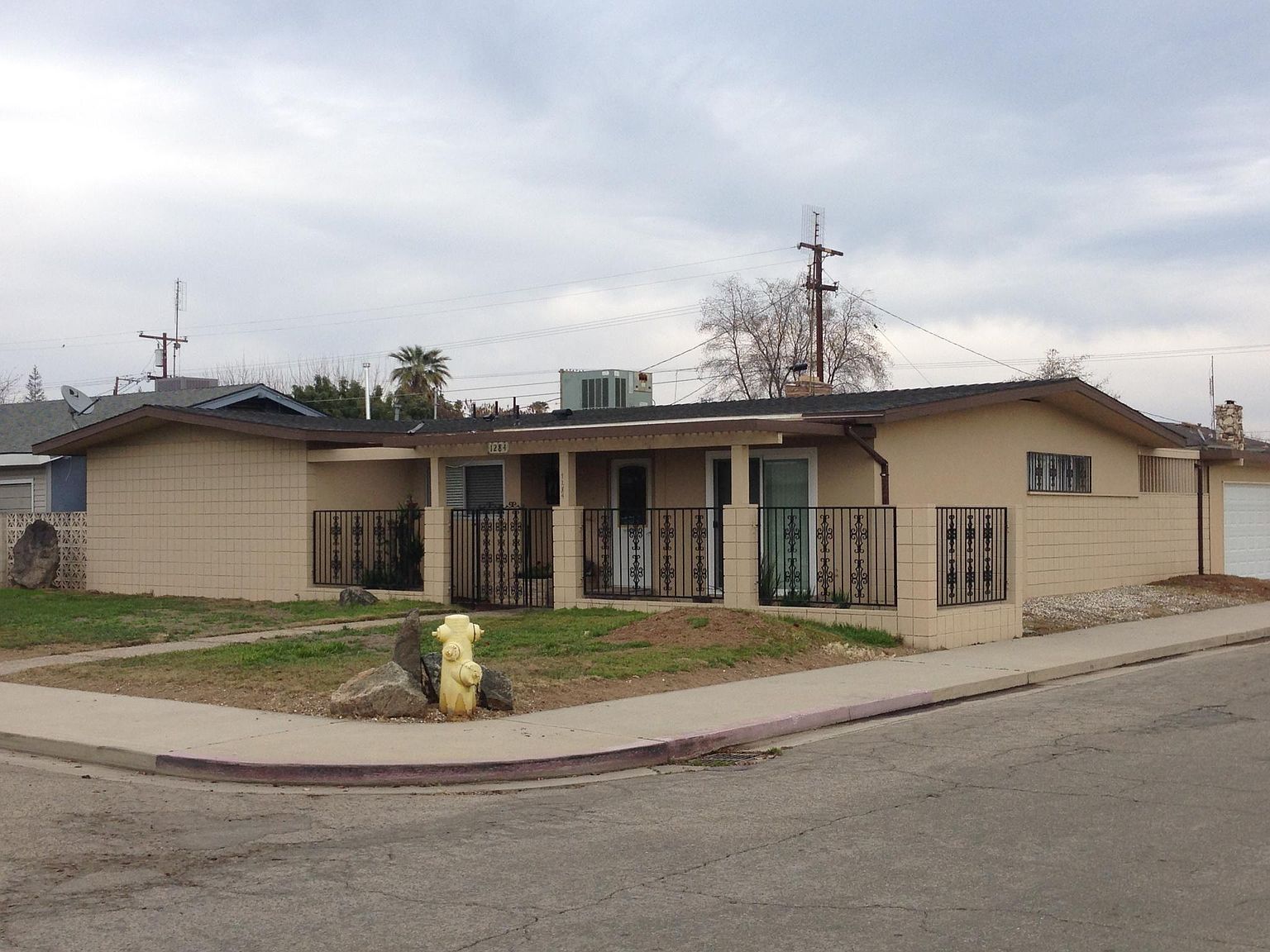1284 S Enns Ave, Reedley, CA 93654 | Zillow