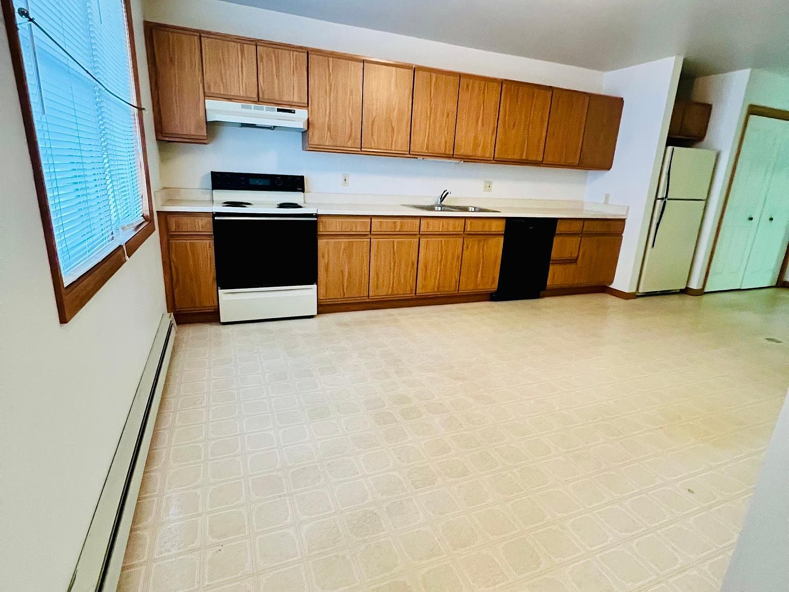 2 Maple St, Rouses Pt, NY 12979 | Zillow